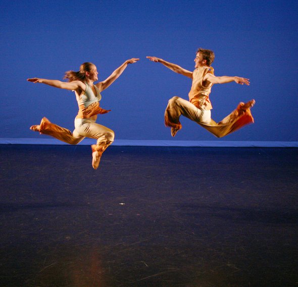 Amazing Ballet Figures Taken At The Right Moment amazing-ballet-figures-taken-at-the-right-moment